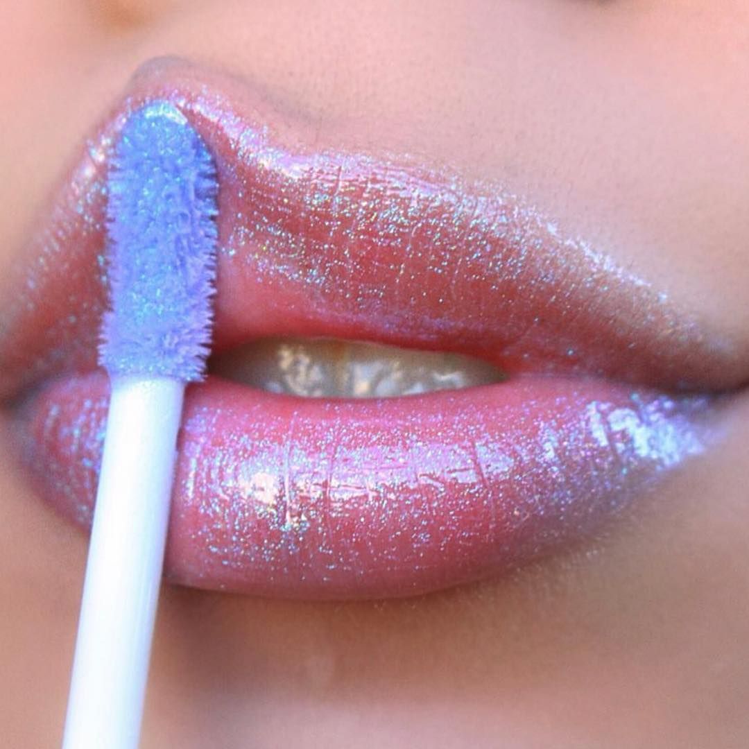 Make Waves with “Lagoon Lips”: The Coolest Beauty Trend of Late Summer ...
